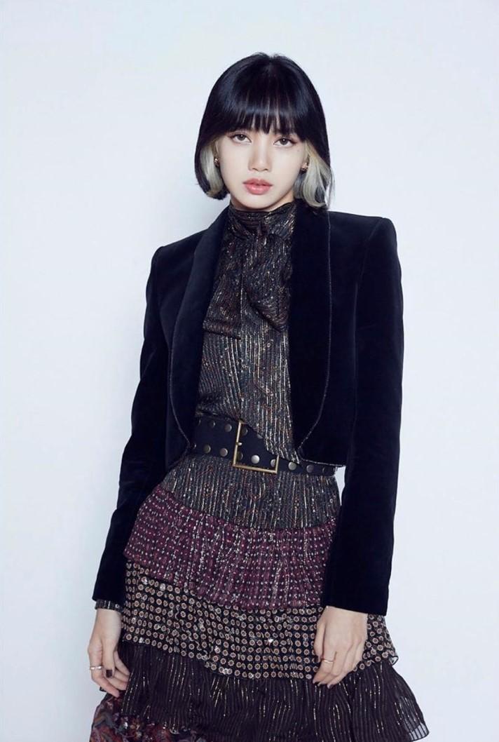 Lisa IG 發感謝文送粉絲！搭配的美照卻被發現眼神「有殺氣」 - 自由電子報iStyle時尚美妝頻道