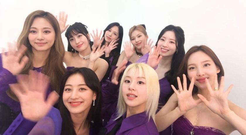 TWICE 全體換穿「微透視」曬性感攻日！子瑜站C位超長美腿直接霸屏 - 自由電子報iStyle時尚美妝頻道