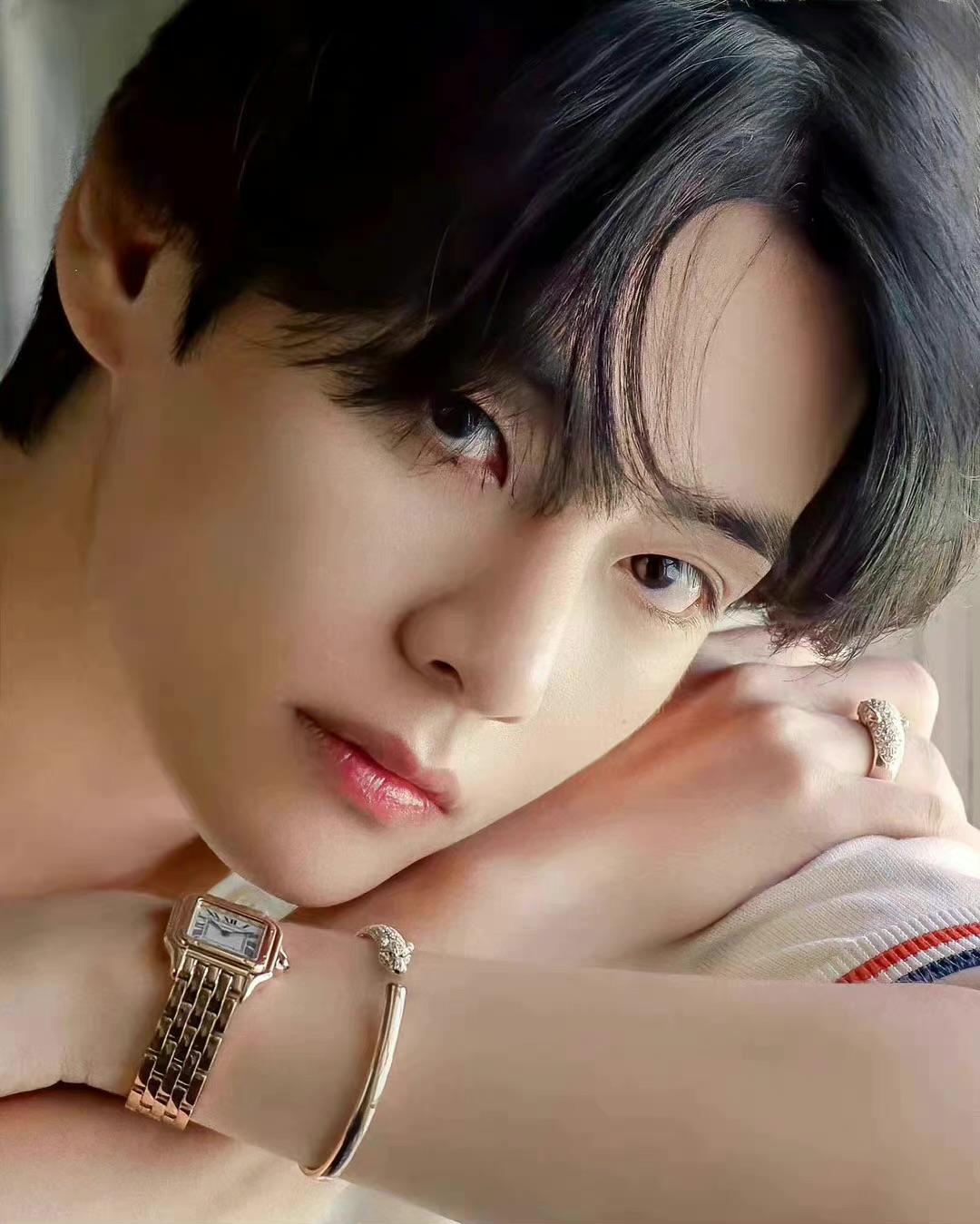 BTS V曝驚人「背殺」破紀錄奪第一 ！ 粉絲敲碗：快轉正面 - 自由電子報iStyle時尚美妝頻道