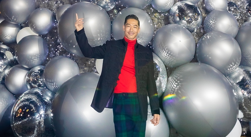 國民姊夫AKIRA化身點燈大使當場「跳起來」！笑容藏不住透露愛子這個小習慣 - 自由電子報iStyle時尚美妝頻道