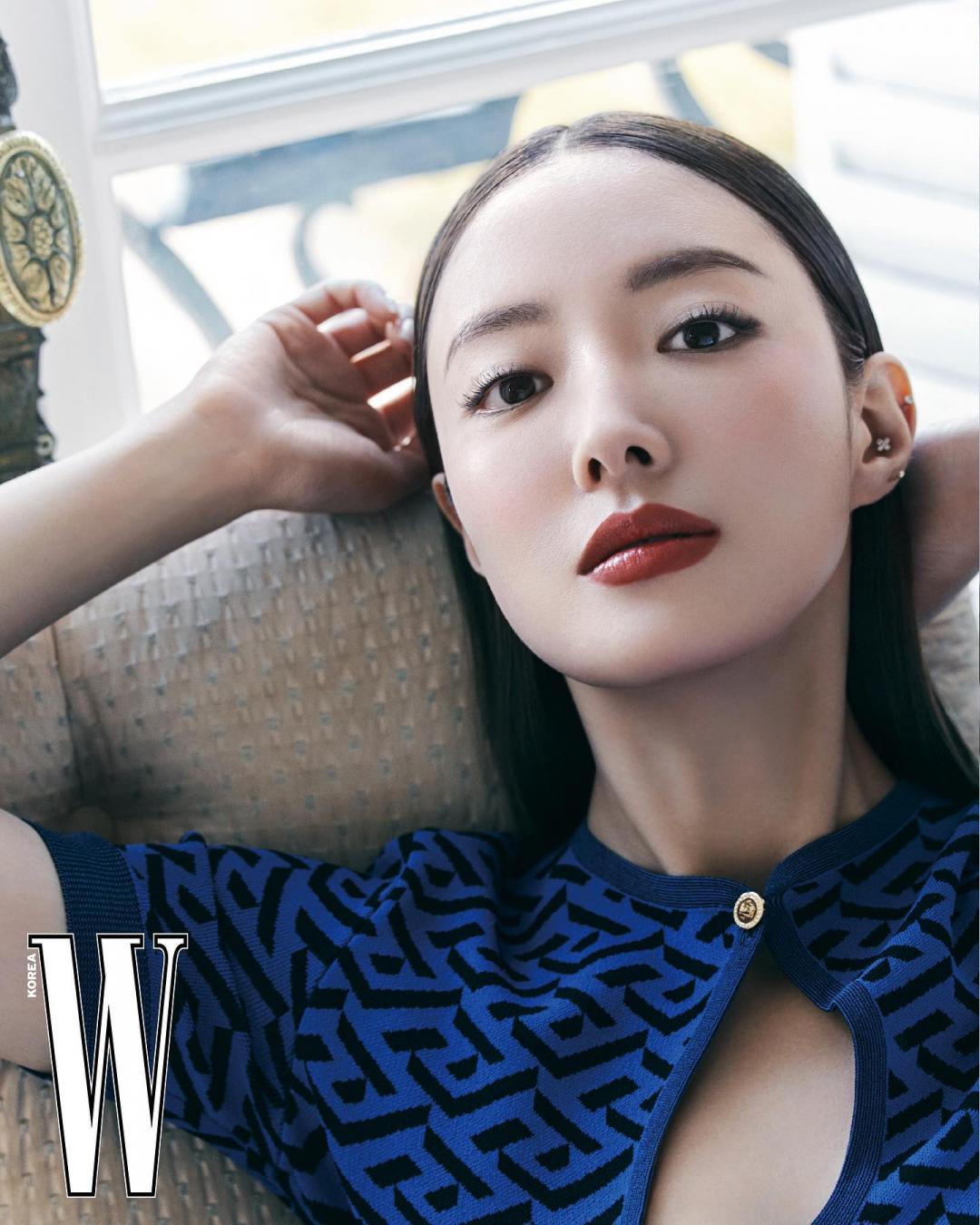 「最美宮女」李世榮巴黎解放了！胸前挖空＋秀蠻腰晉升時尚代言人 - 自由電子報iStyle時尚美妝頻道