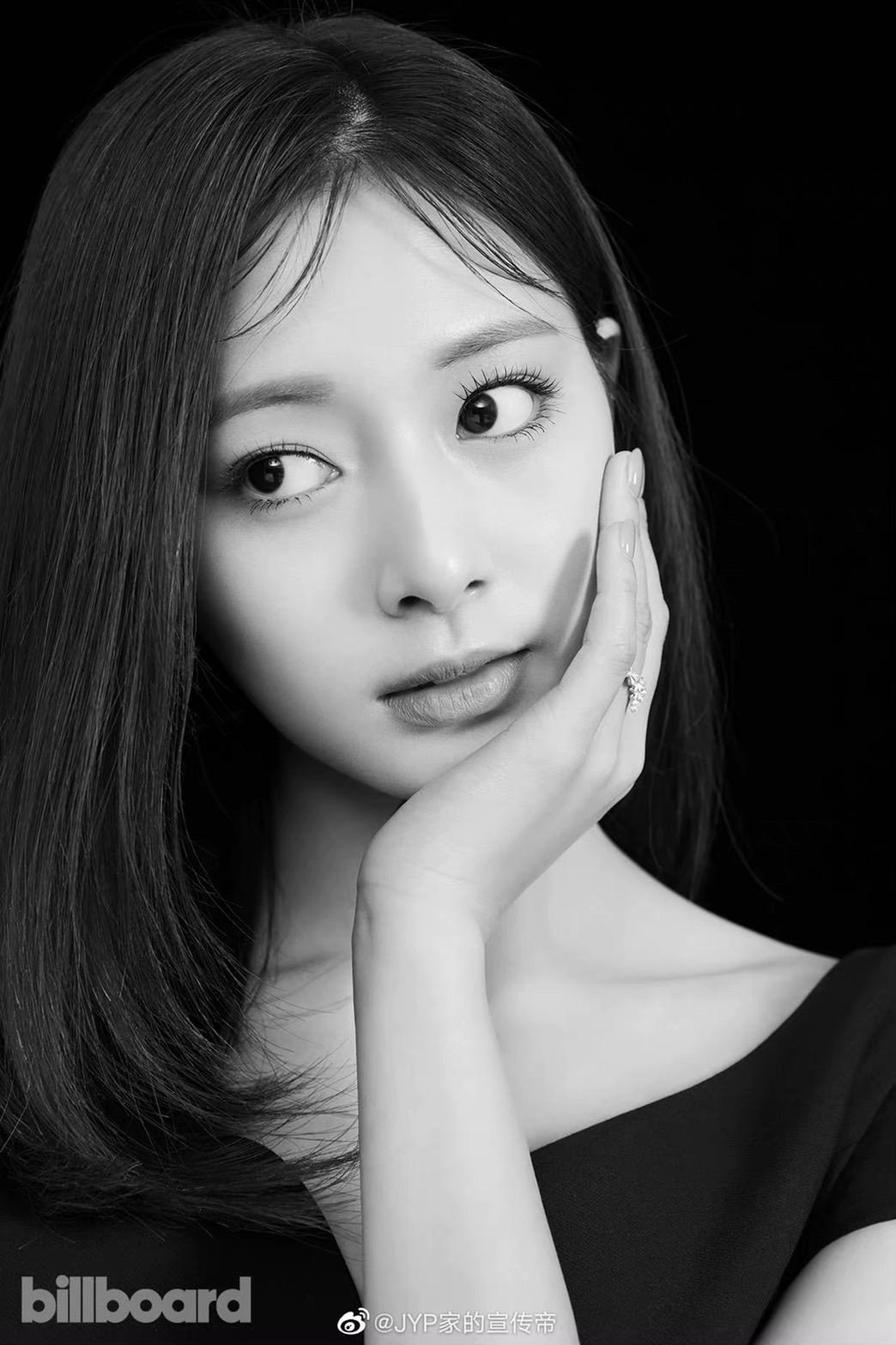 TWICE「破紀錄」登封！ 周子瑜黑白獨照最特別網讚：果真是門面 - 自由電子報iStyle時尚美妝頻道