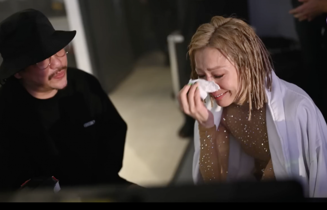 50歲鄭秀文在台拍MV！水鑽肉胎衣外洩臀部曲線「360度零贅肉」 - 自由電子報iStyle時尚美妝頻道