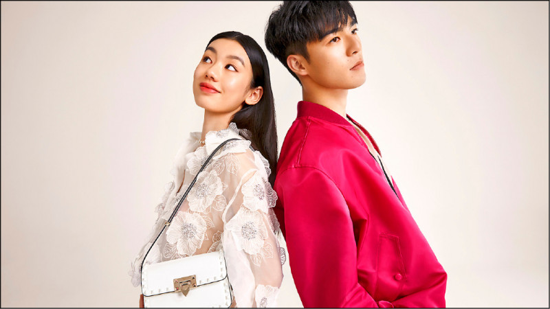 Valentino譜寫520戀曲歌詠愛情！全新鉚釘包浪漫獻禮 限定花盒盛裝情意 - 自由電子報iStyle時尚美妝頻道