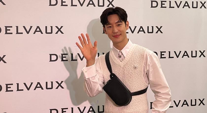 台中捕獲「李帝勳」白襯衫配黑肩背包帥翻！透露來台最想吃牛肉麵 - 自由電子報iStyle時尚美妝頻道