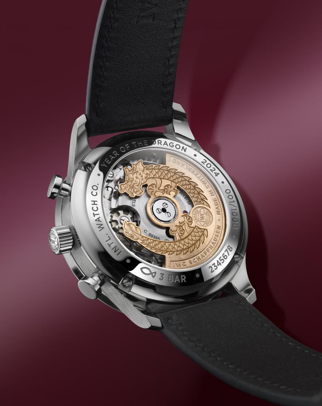 IWC葡萄牙系列全新紅金配色超喜氣！翻到錶背有驚喜 機芯竟藏了這個細節 - 自由電子報iStyle時尚美妝頻道