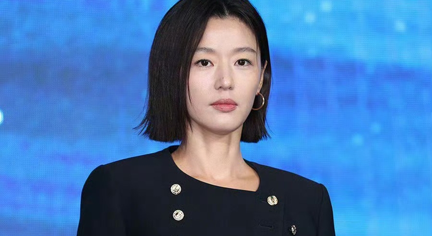 43歲全智賢真實身材有多狂？現身發布會不經意揮手驚人冰塊腹肌全曝光 - 自由電子報iStyle時尚美妝頻道